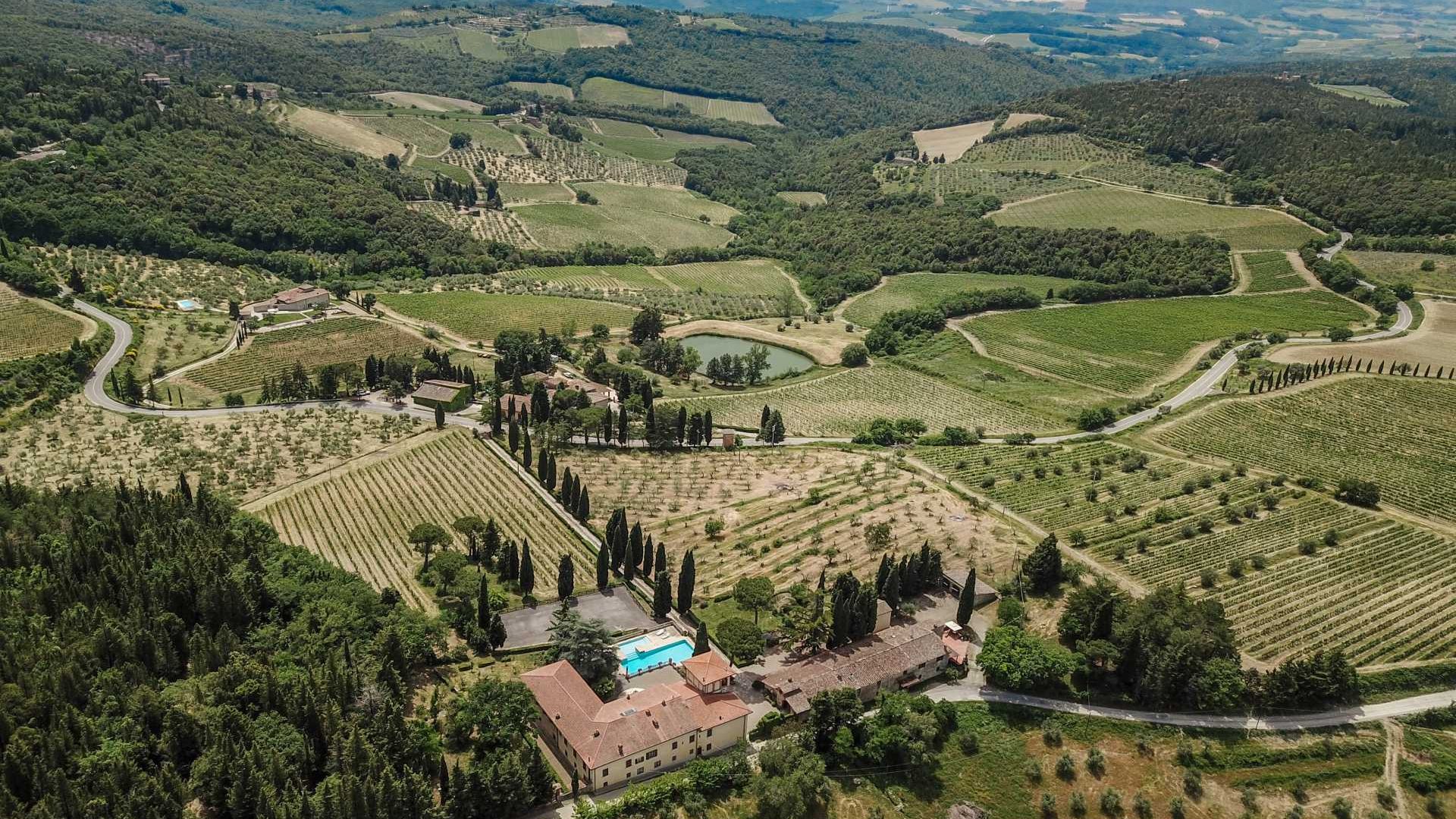 Casa rural con bodega y viñedos en Castellina in Chianti, Toscana | EREN